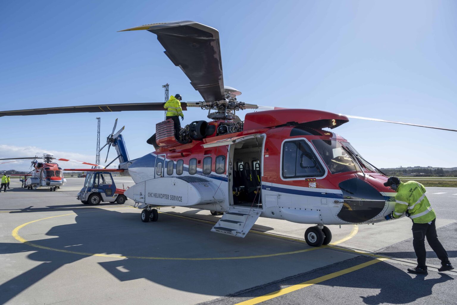 Dette gjøres på bakken for å gjøre hver helikoptertur trygg - Styrke